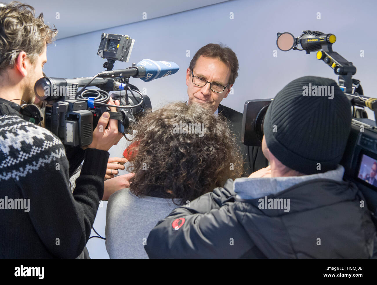 300 interviews hi-res stock photography and images - Alamy