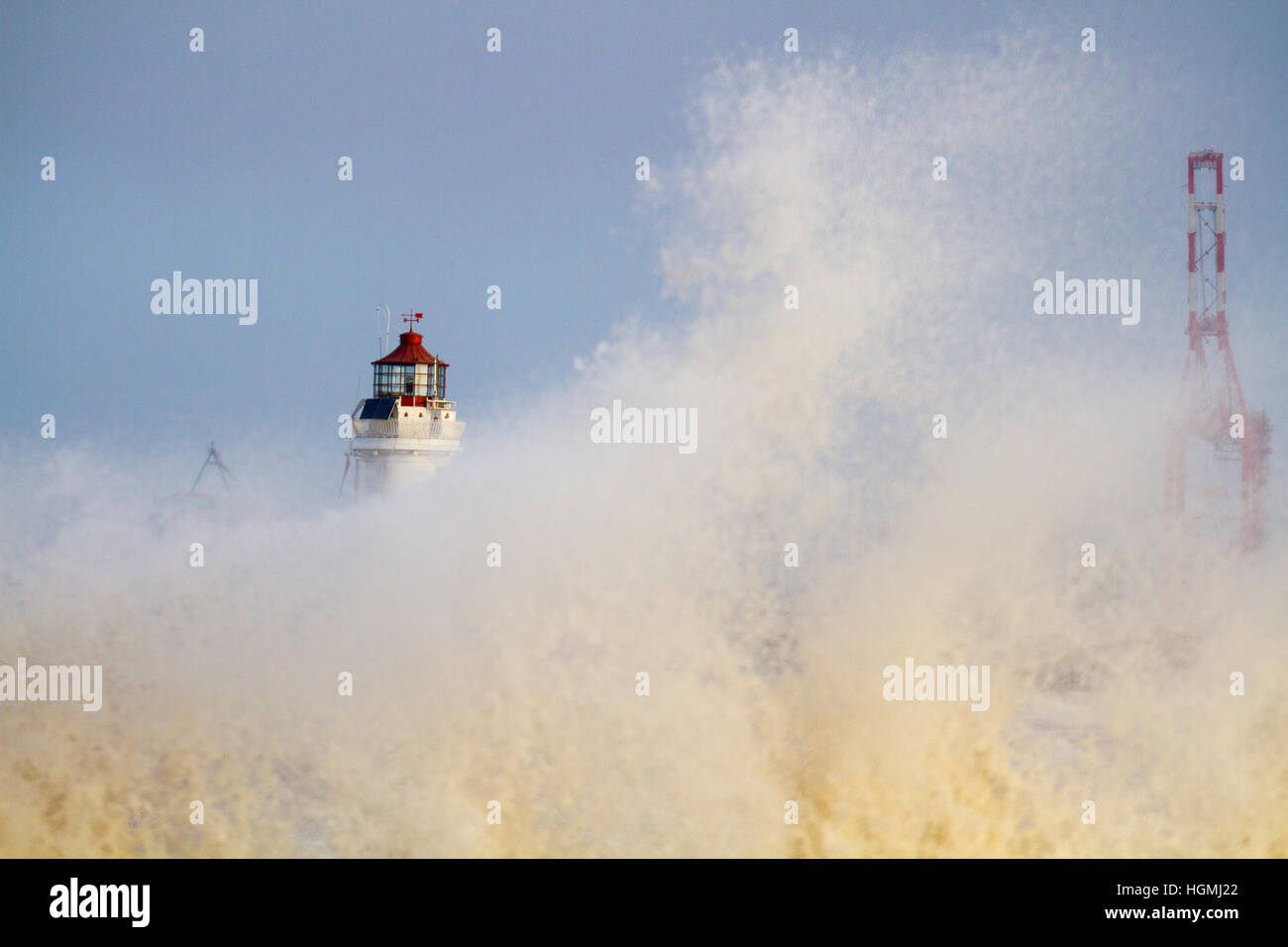 Brighton blustery weather hi-res stock photography and images - Alamy