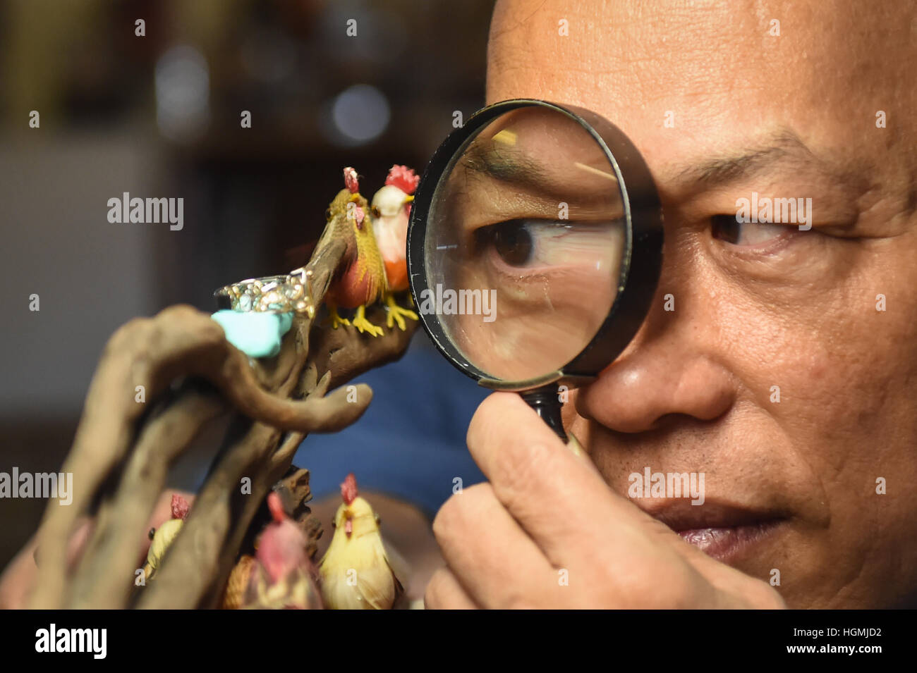 (170111) -- TAIPEI, Jan. 11, 2017 (Xinhua) -- Artist Chen Forng Shean ...