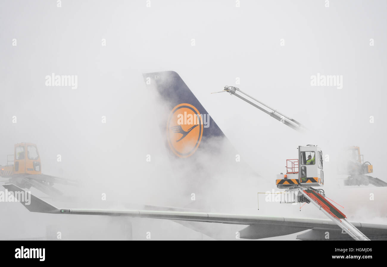 Frankfurt, Germany. 10th January, 2017. A Lufthansa Airbus A380-800 is ...