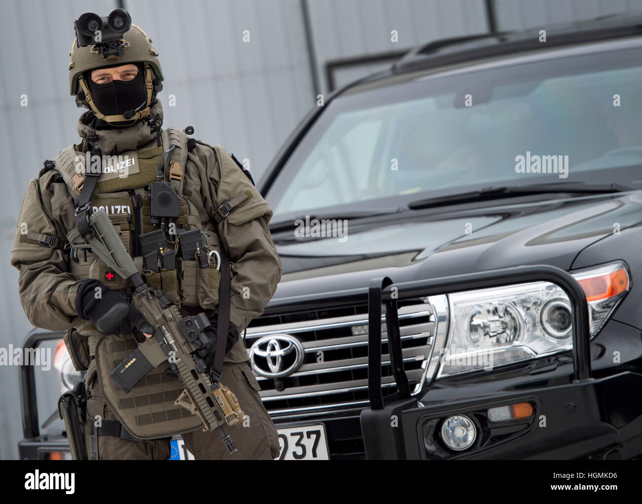 A member of a special police unit (Sondereinsatzkraefte, SEK) of the ...