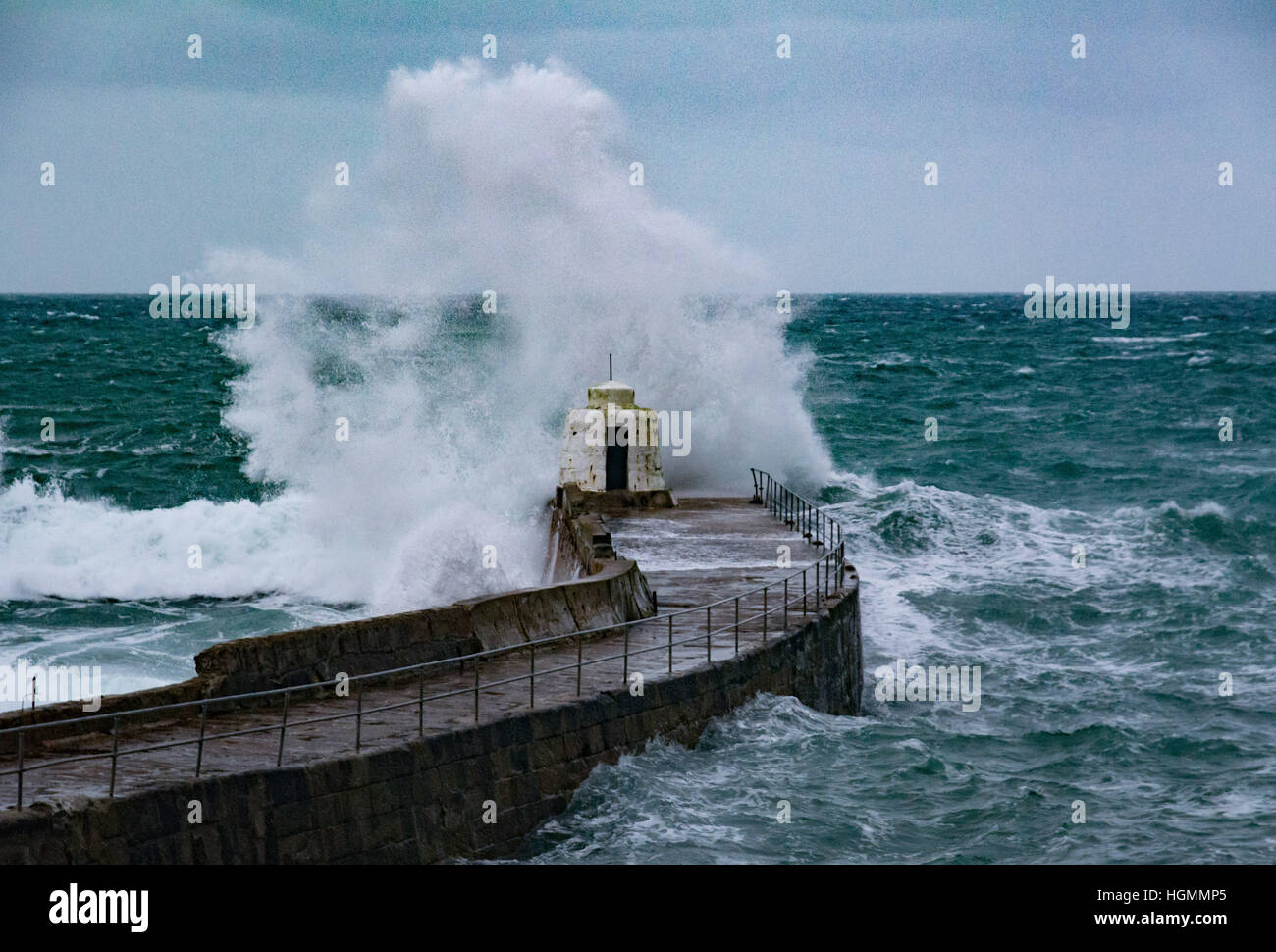 Portreath, Cornwall, UK. 11th Jan 2017. UK Weather. Winds and waves ...