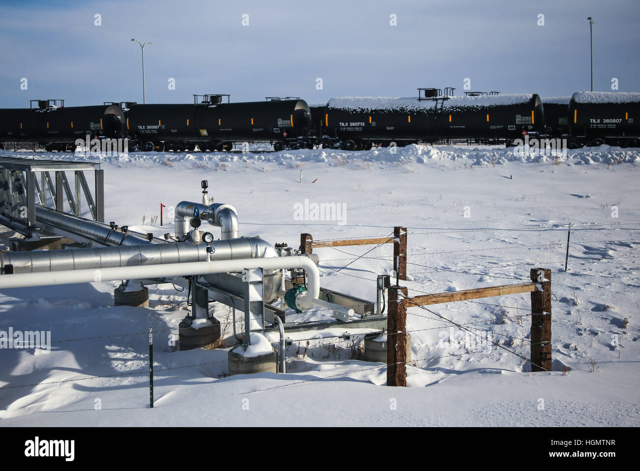 Dickinson, North Dakota, USA. 11th Jan, 2017. A 38-mile-long oil ...