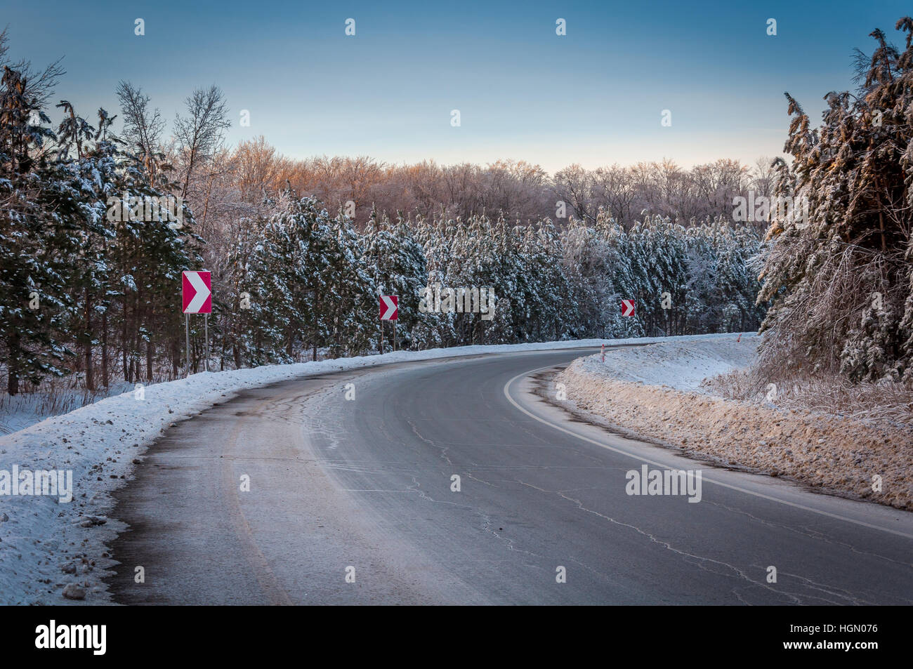 Icy conditions dangerous hi-res stock photography and images - Alamy
