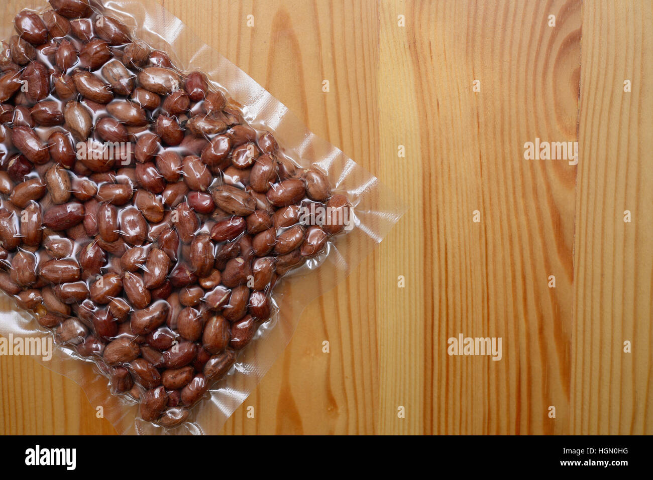 Packing peanuts hi-res stock photography and images - Alamy