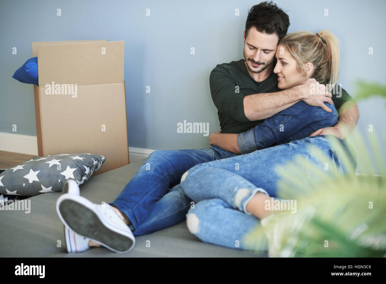 Tired family relaxing moving house hi-res stock photography and images ...