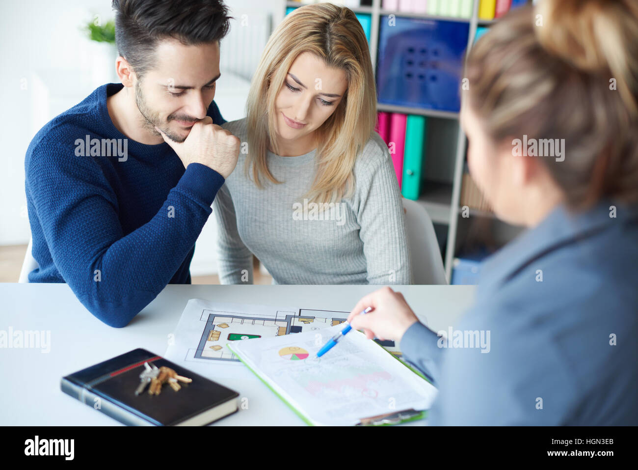 Office love contract hi-res stock photography and images - Alamy