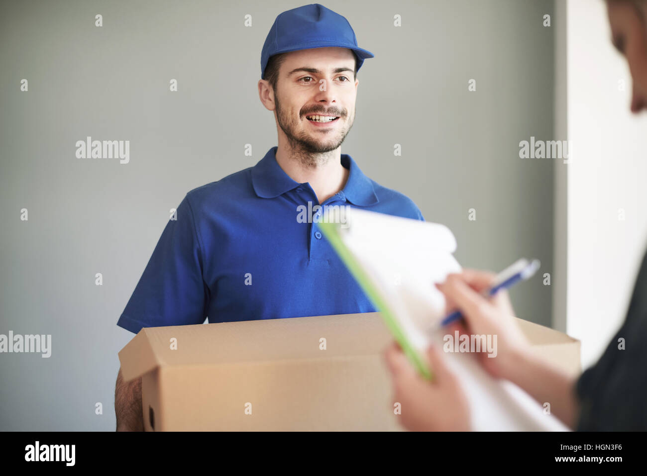 Delivery confirmation hi-res stock photography and images - Alamy
