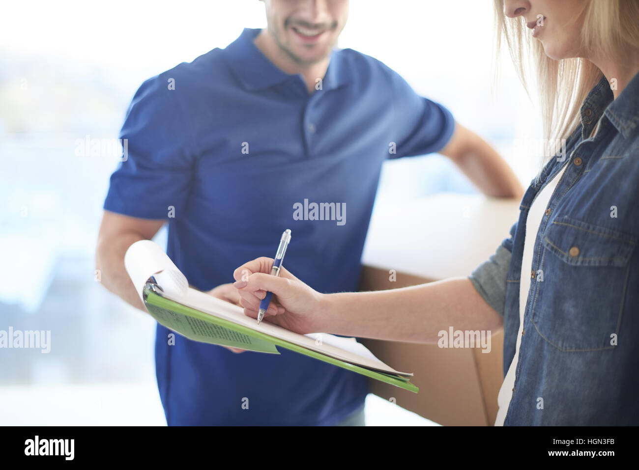 Sign on the dotted line Stock Photo - Alamy