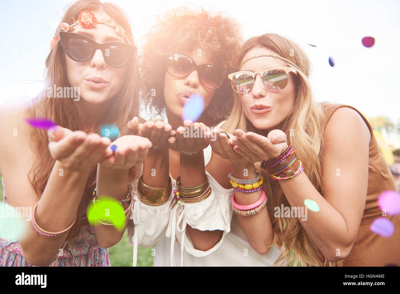 Women friendship confetti hi-res stock photography and images - Alamy