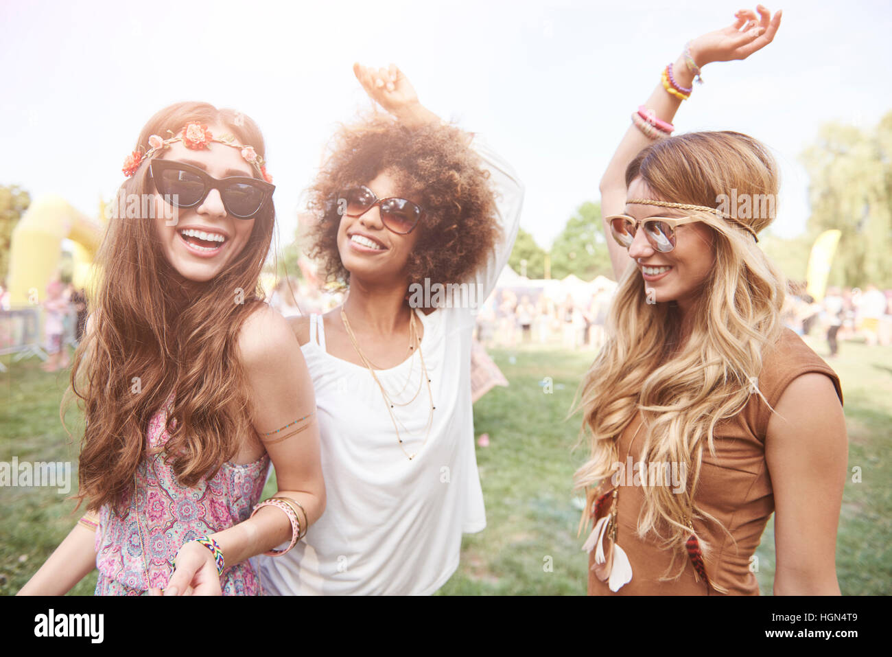 Party girls hi-res stock photography and images - Alamy