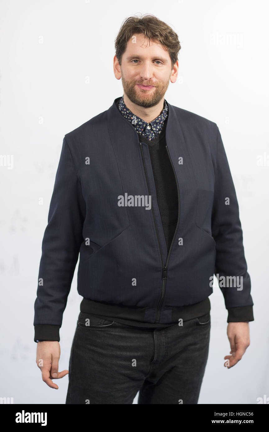 Actors promoting the new Series "Frau Temme sucht das Glueck" at Side ...