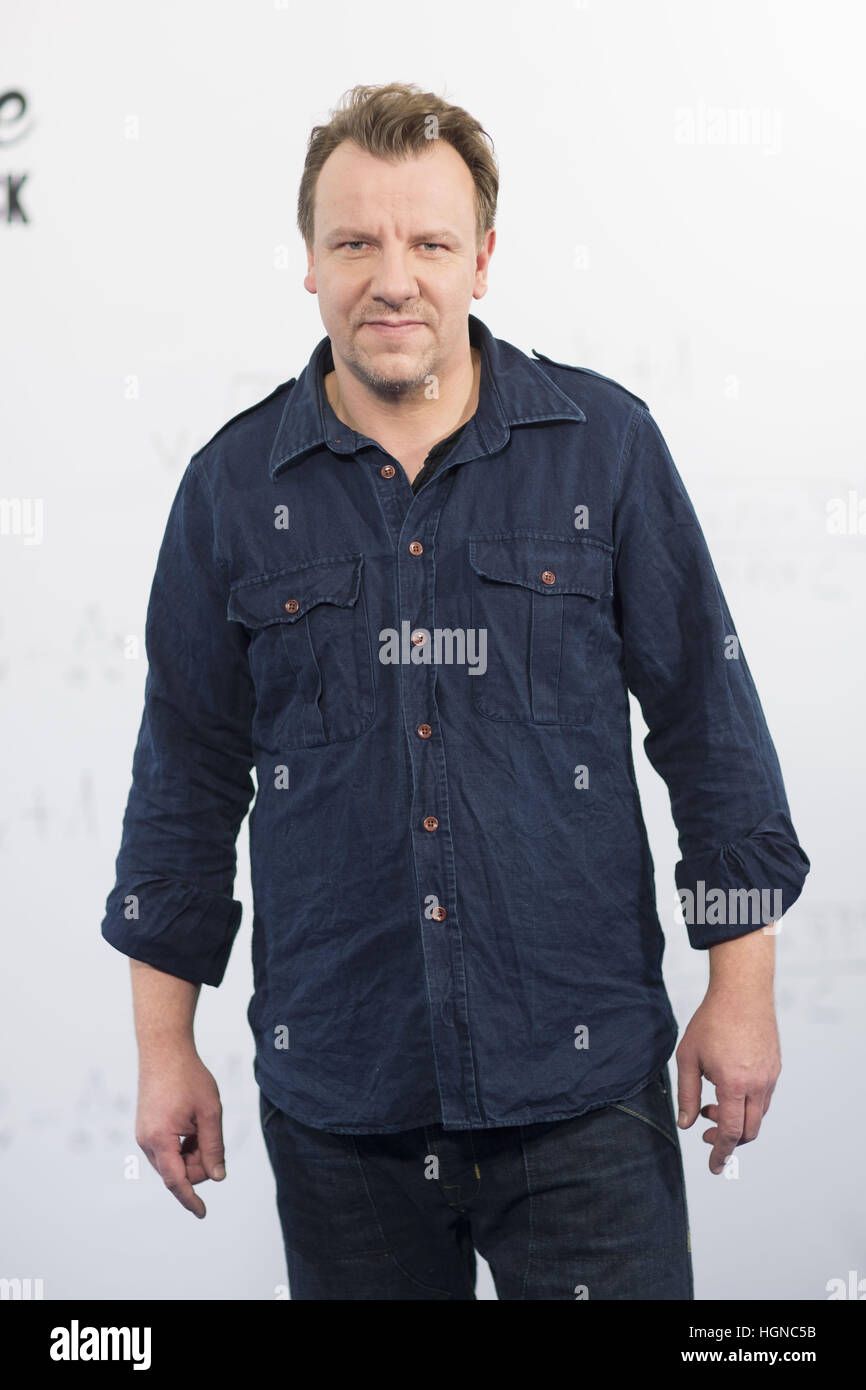 Actors promoting the new Series "Frau Temme sucht das Glueck" at Side ...