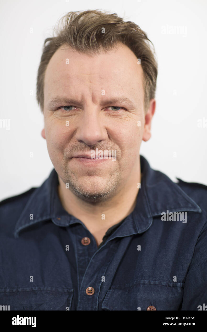 Actors promoting the new Series "Frau Temme sucht das Glueck" at Side ...