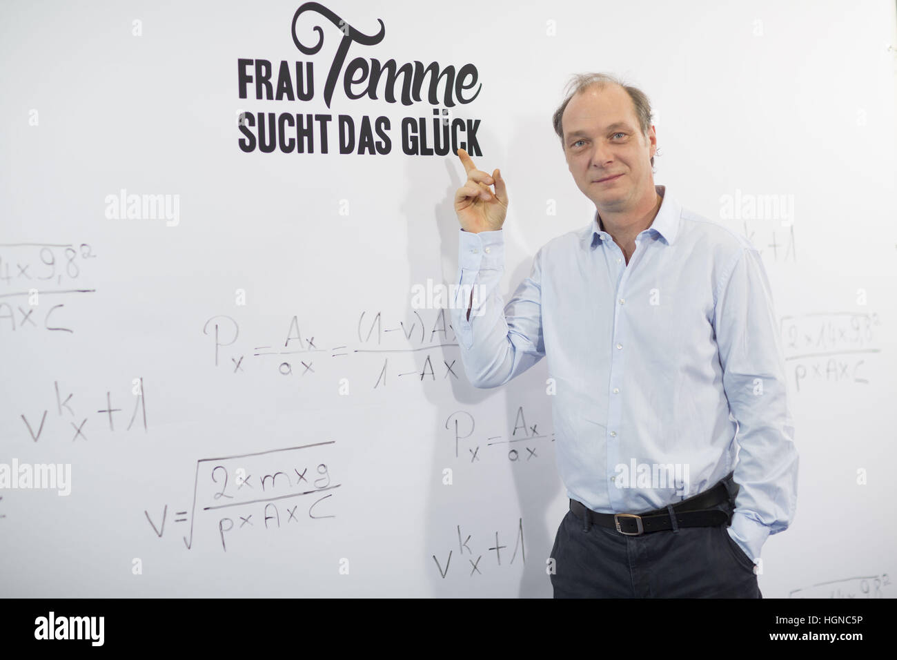 Actors promoting the new Series "Frau Temme sucht das Glueck" at Side ...