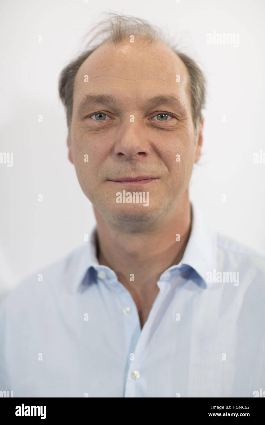 Actors promoting the new Series "Frau Temme sucht das Glueck" at Side ...