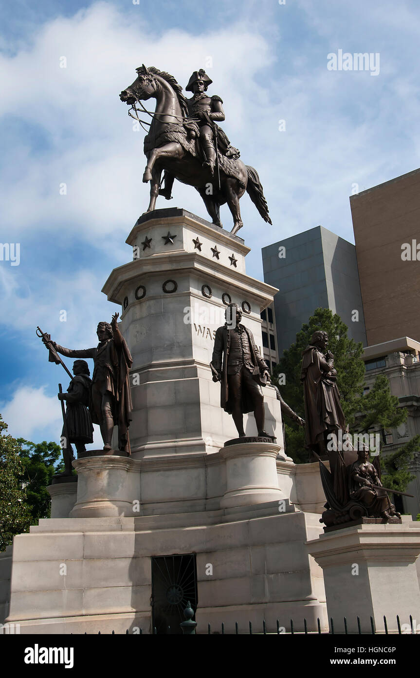 The Washington monument on the grounds of the Capital building in ...