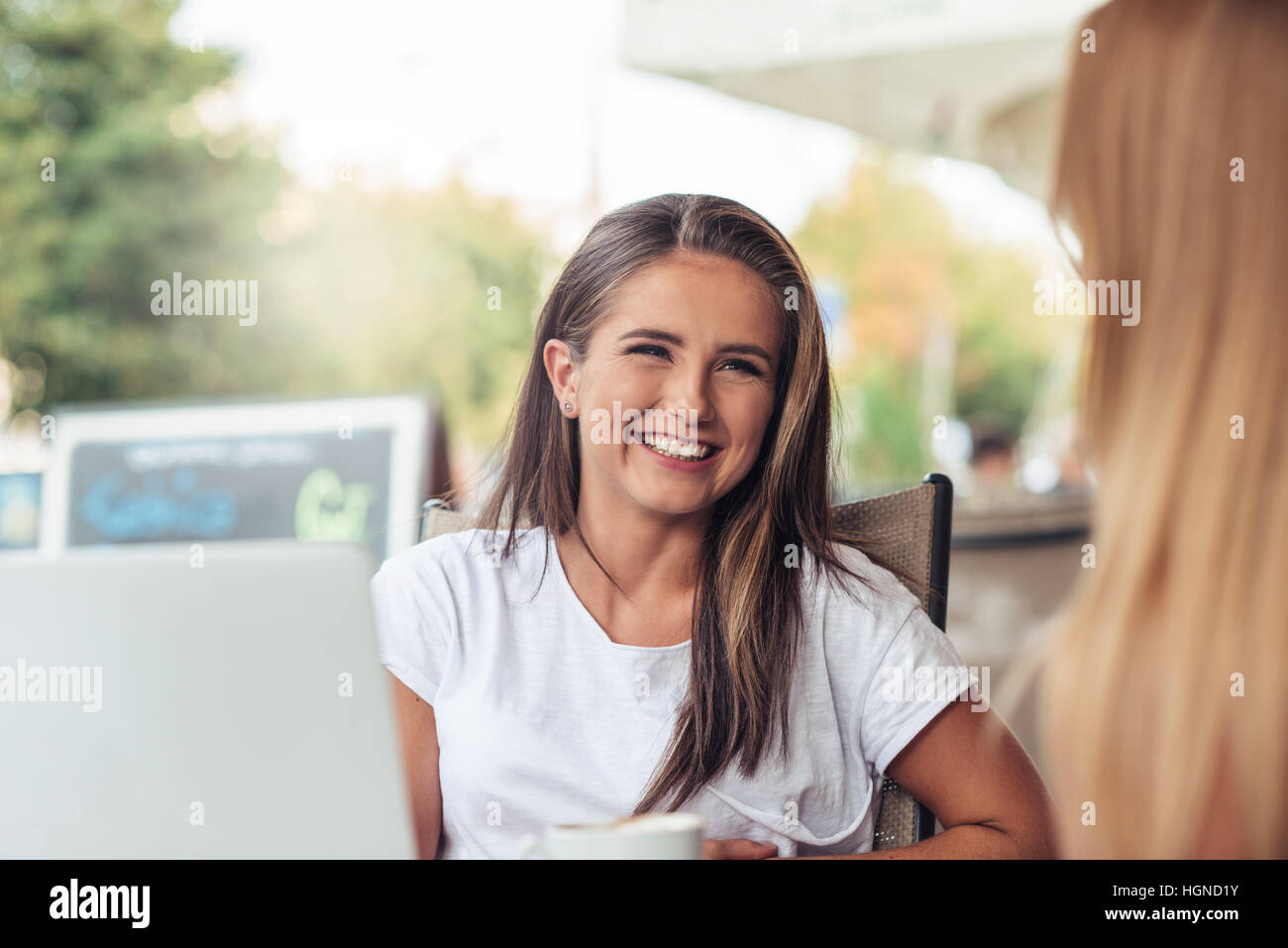 Enjoying a chat at the cafe Stock Photo - Alamy