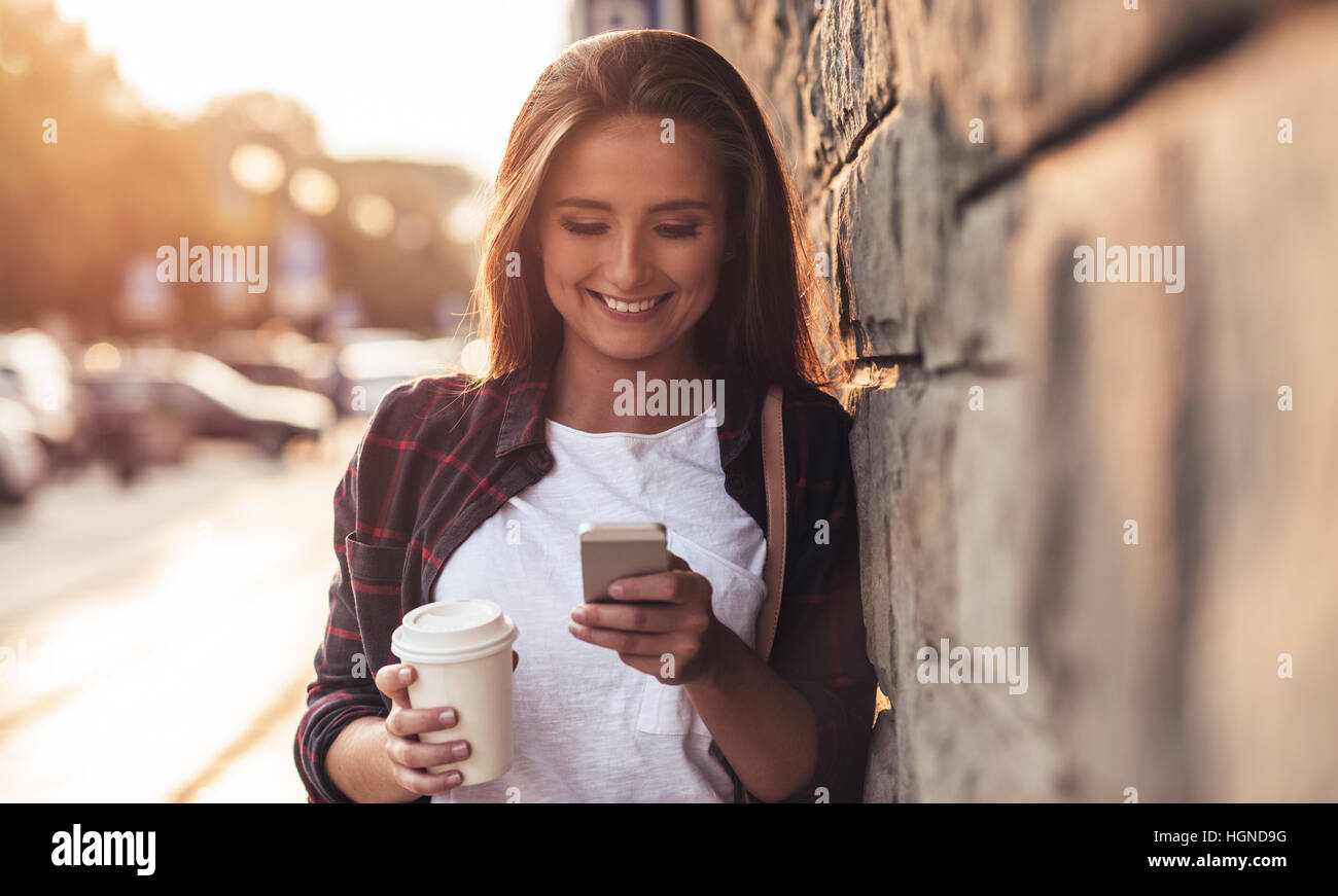 Young woman text messaging in the city Stock Photo - Alamy