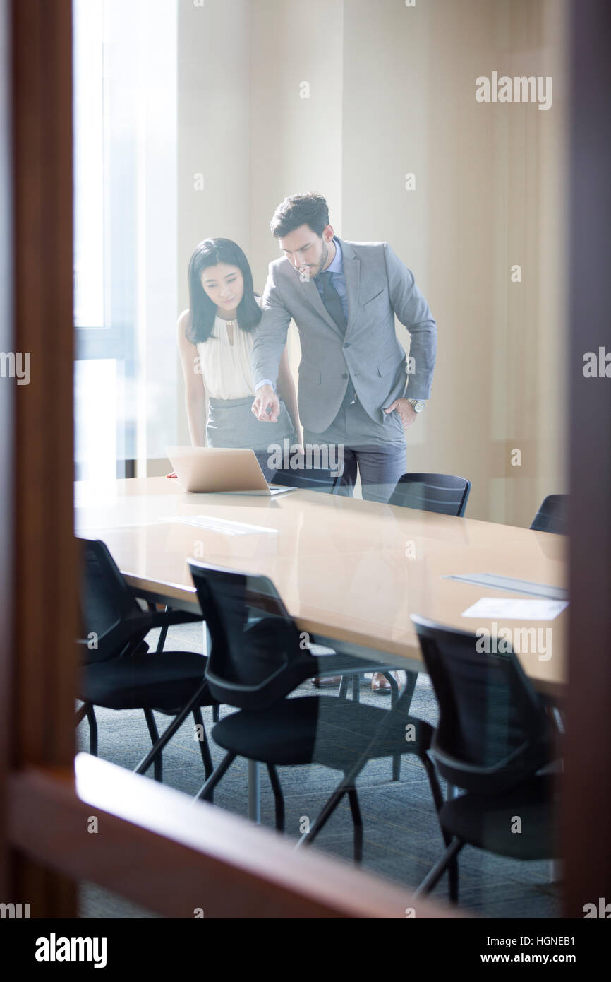 Clean room discussion hi-res stock photography and images - Alamy