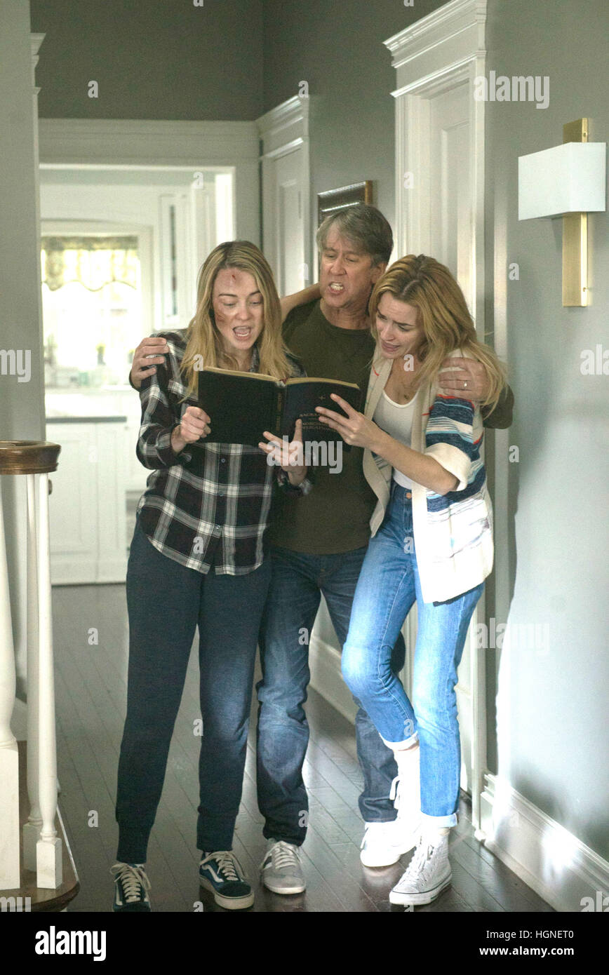 THE EXORCIST, l-r: Hannah Kasulka, Alan Ruck, Brianne Howey in 'Chapter ...