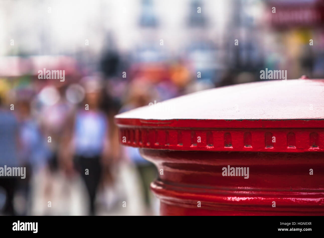 Red english mailbox hi-res stock photography and images - Alamy