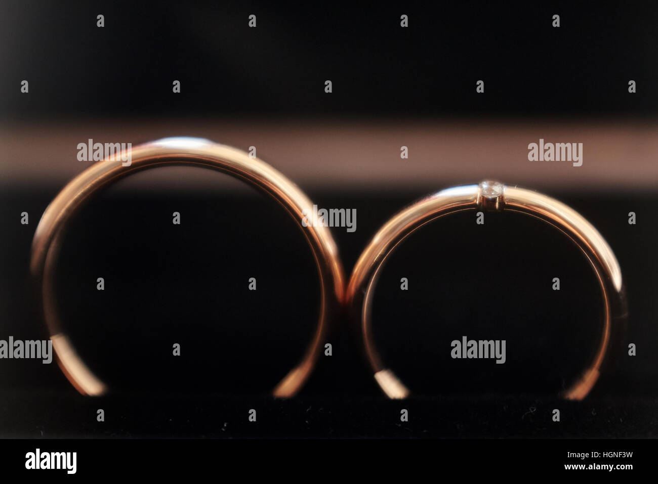 Wedding rings on black background. Macro shot Stock Photo - Alamy