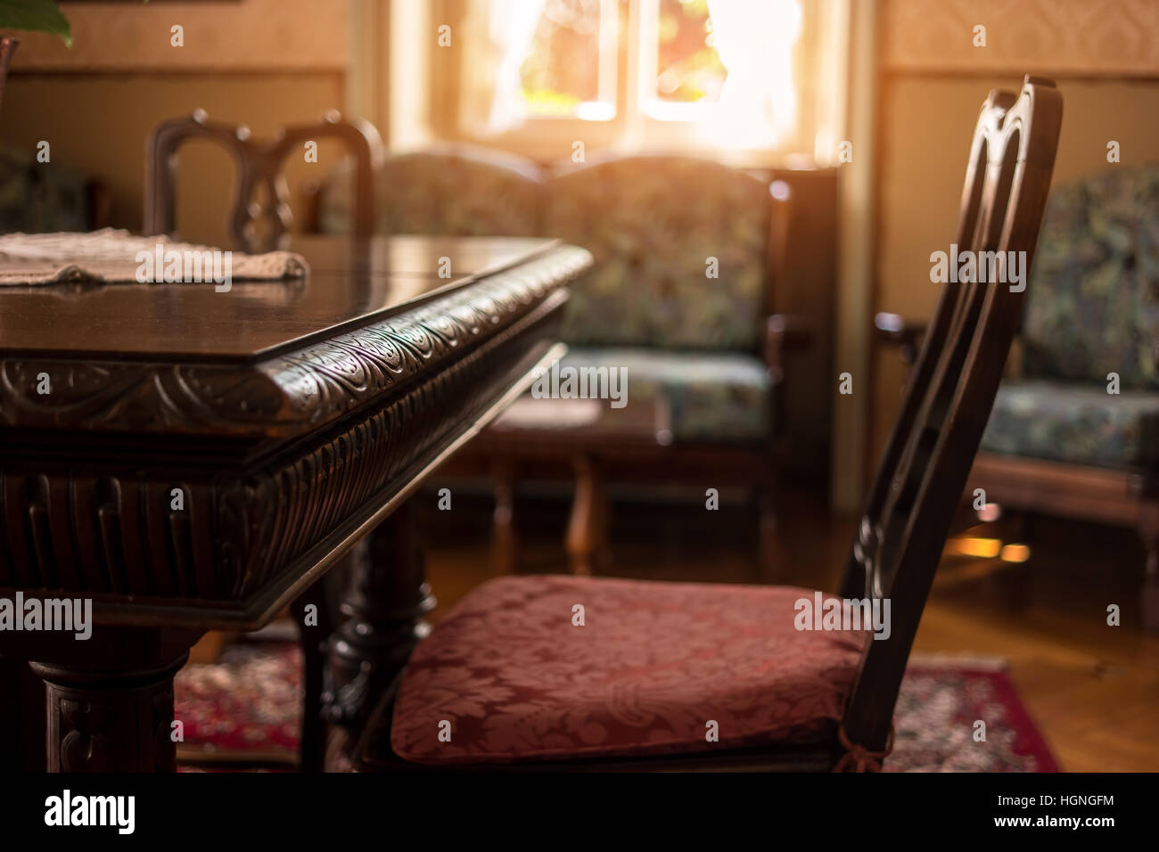 Victorian table and chair hi-res stock photography and images - Alamy