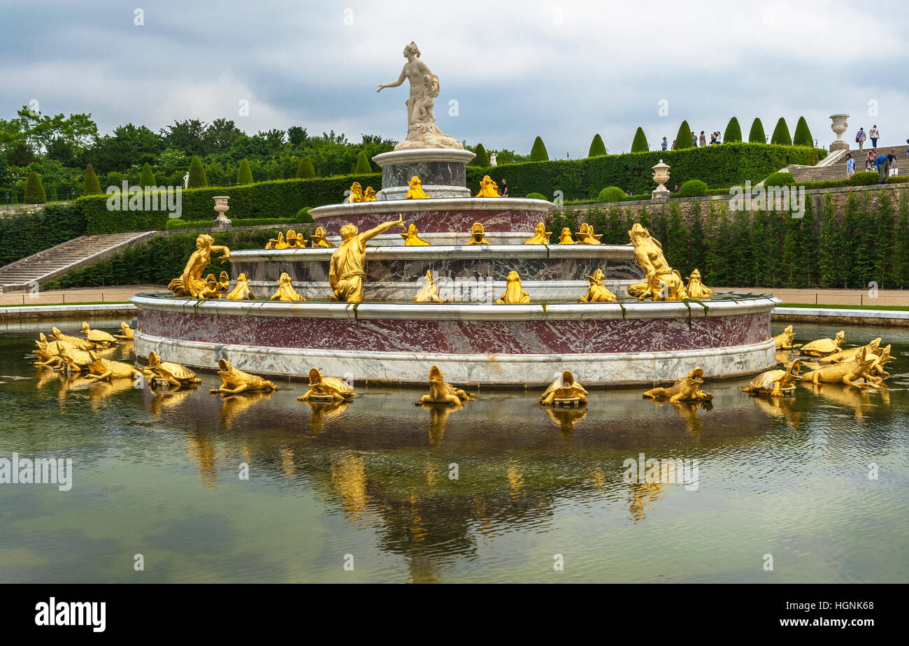 Central fountain in Versailles park Stock Photo - Alamy