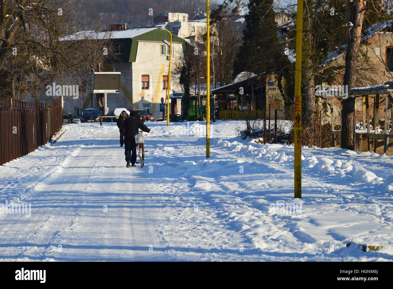 Man pushing his bicycle hi-res stock photography and images - Alamy