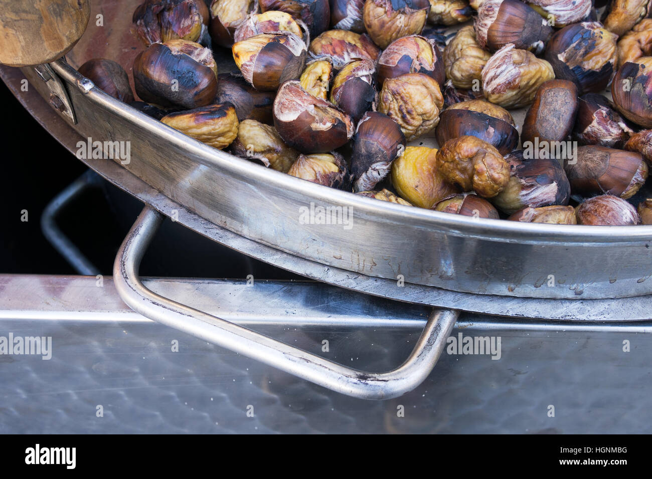 Castanea sweet chestnuts hi-res stock photography and images - Alamy