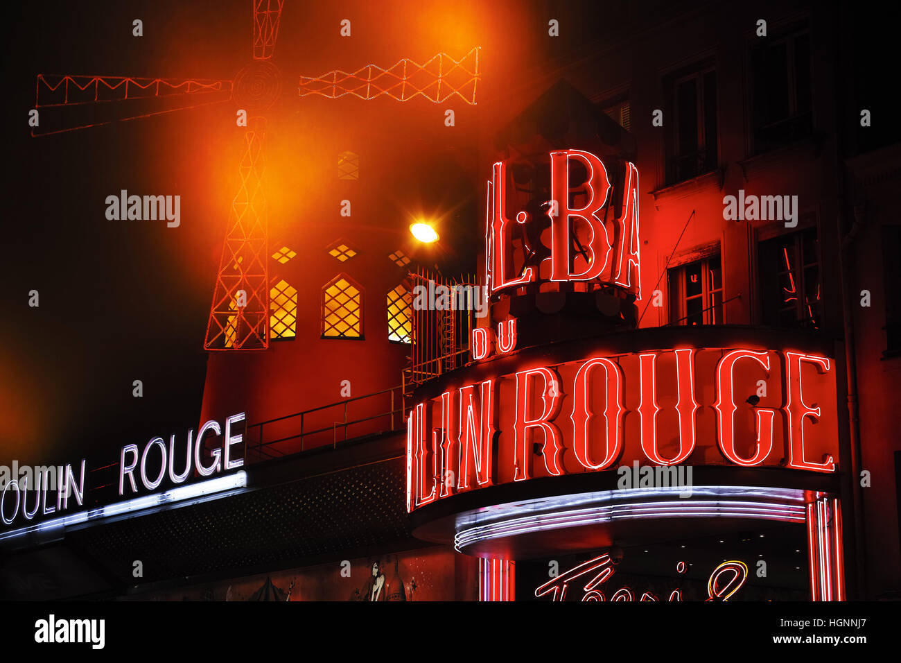 Cabaret moulin rouge landmark hi-res stock photography and images - Alamy