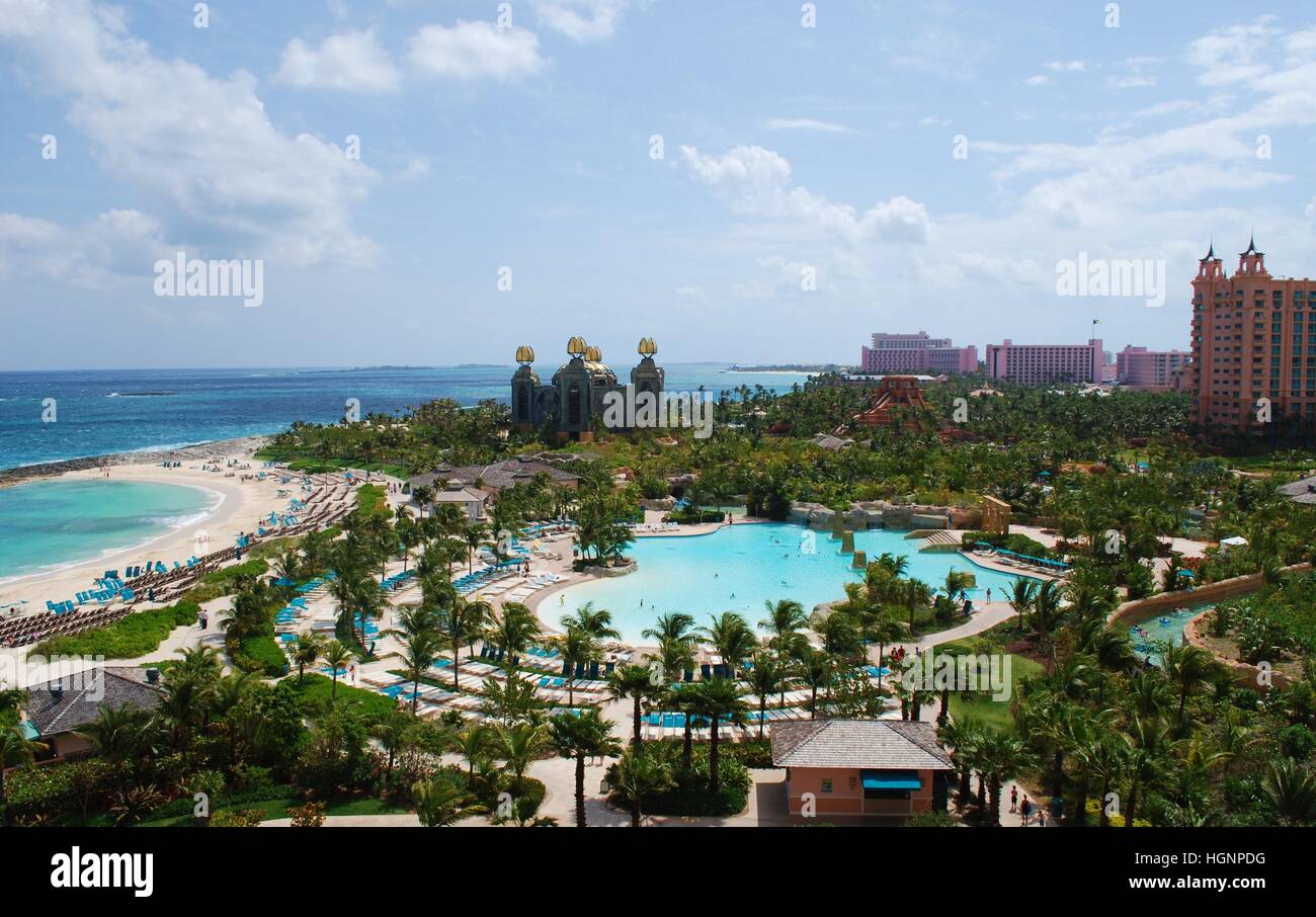 Atlantis hotel pool Stock Photo - Alamy