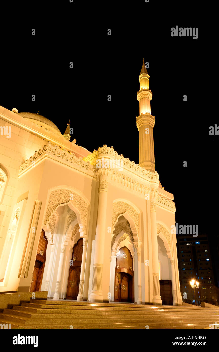 Mosque in Sharjah Stock Photo - Alamy