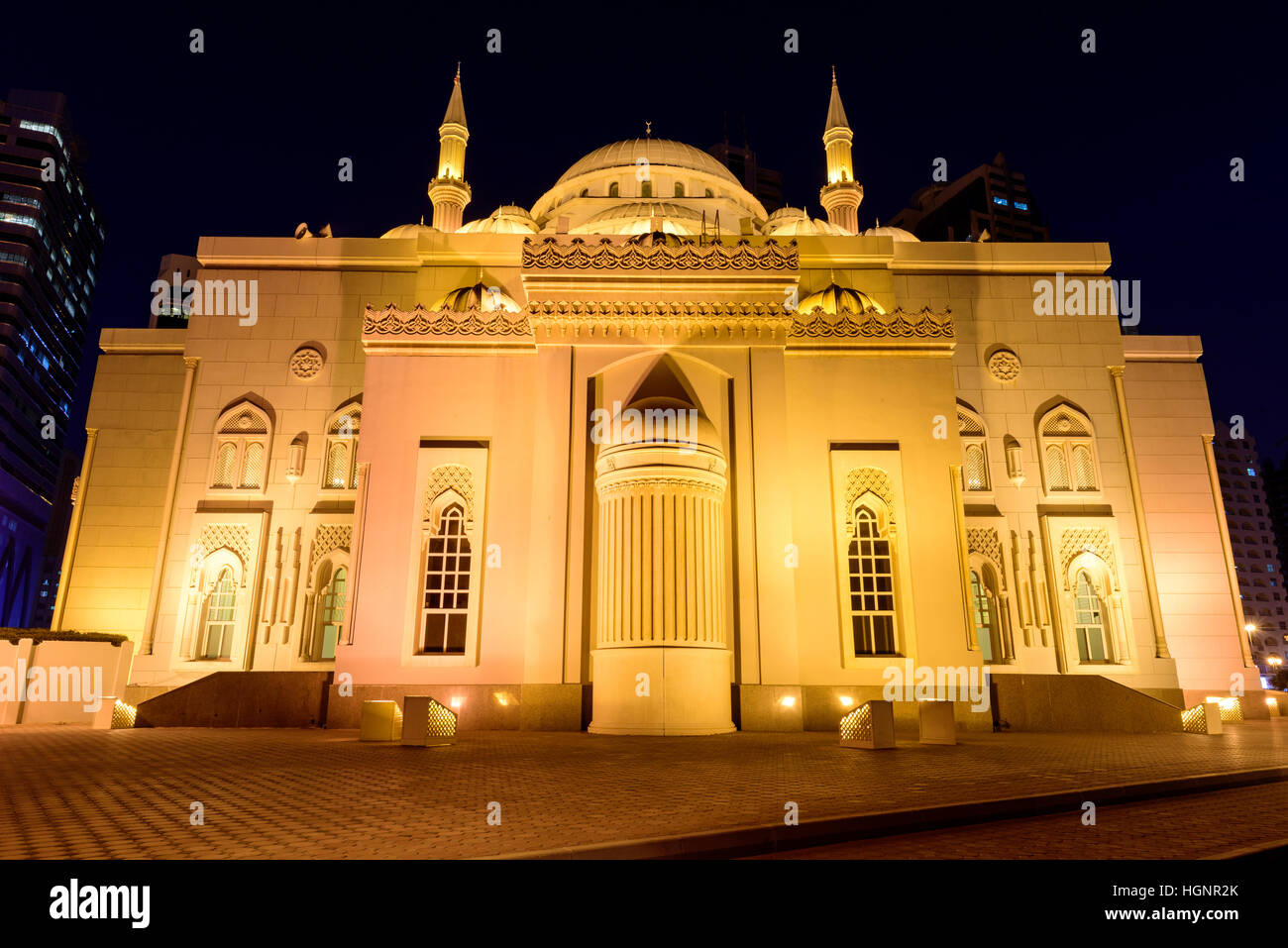 Mosque in Sharjah Stock Photo - Alamy