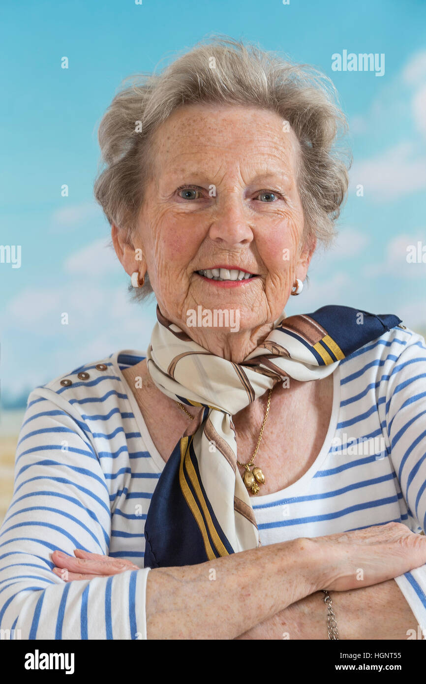 Older woman portrait 90 year old, hi-res stock photography and images ...