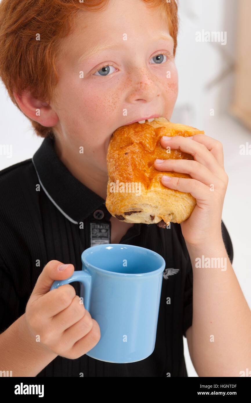 Child eating breakfast 6 years hi-res stock photography and images - Alamy