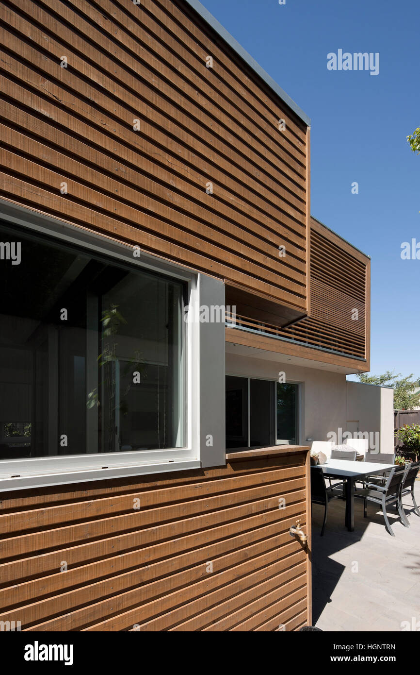 Timber weatherboard cladding hi-res stock photography and images - Alamy