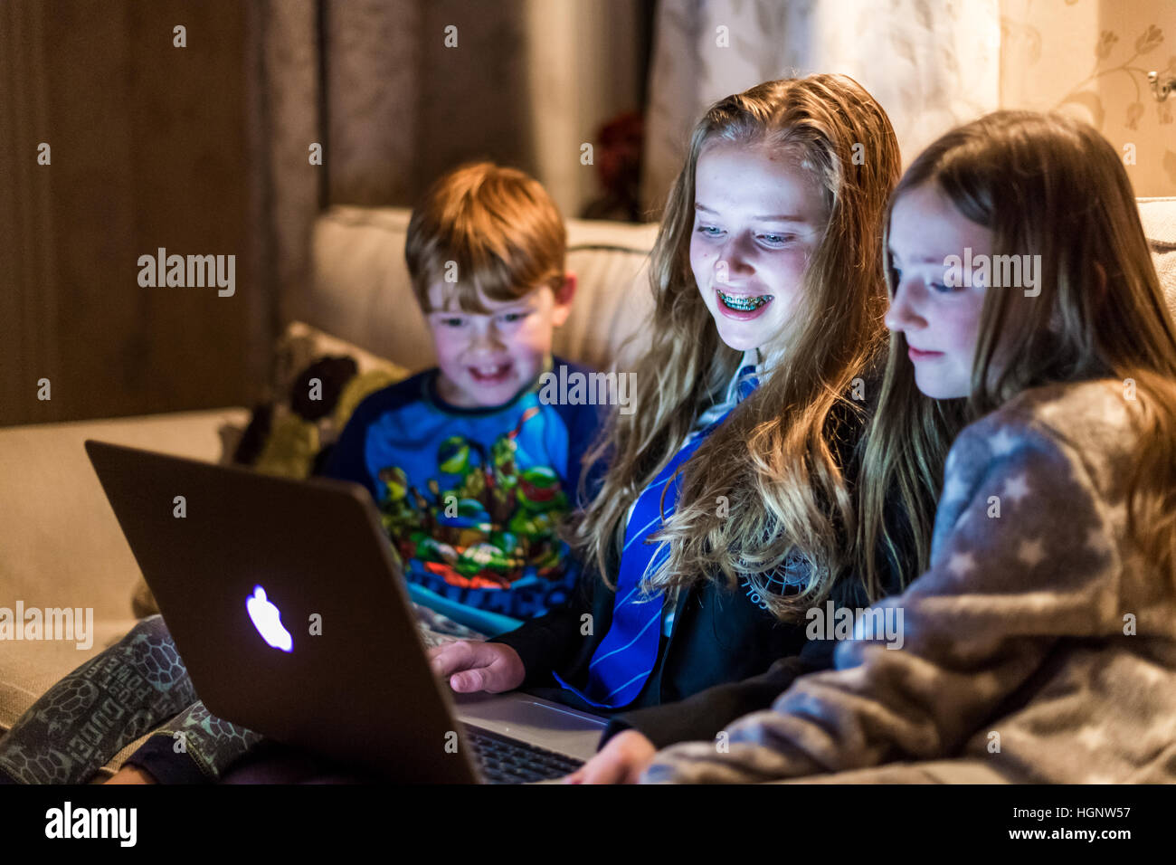 Sat tv hi-res stock photography and images - Alamy