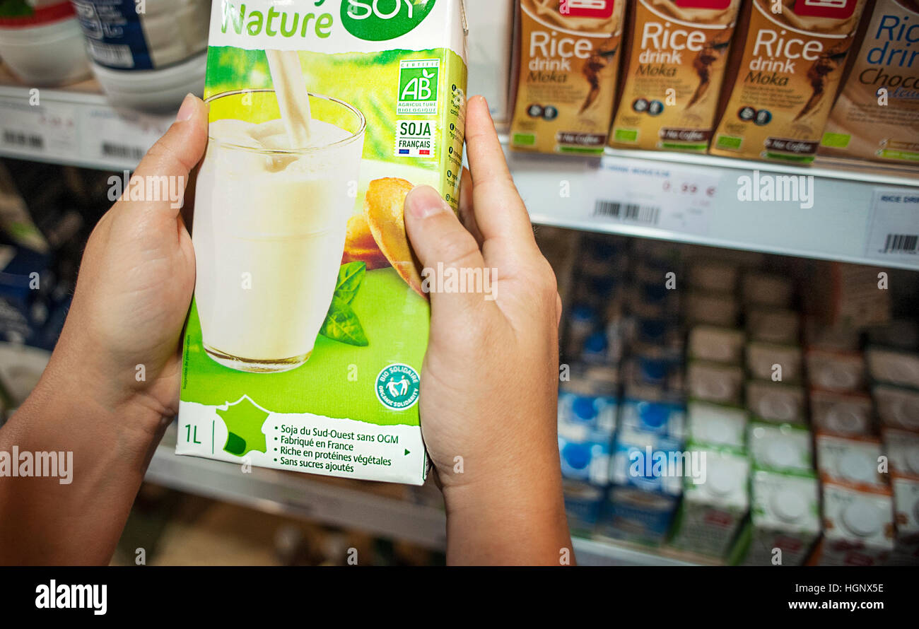 Organic milk cartons hi-res stock photography and images - Alamy
