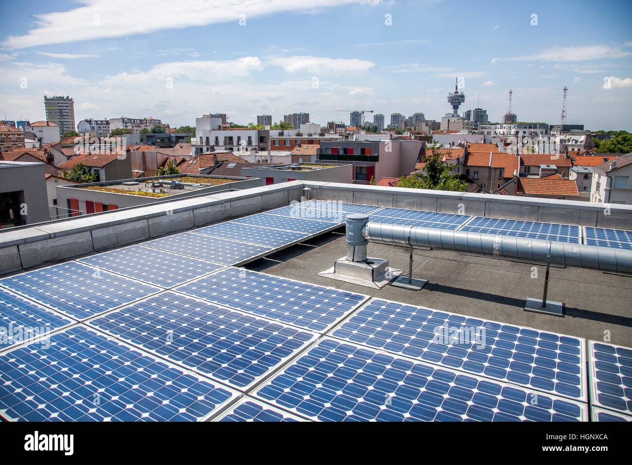 Green building hi-res stock photography and images - Alamy