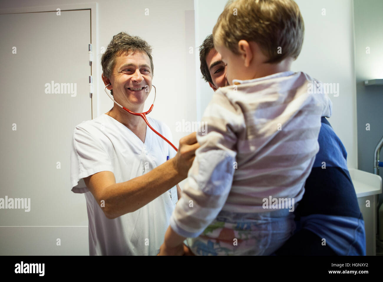 PEDIATRIC EMERGENCY UNIT Stock Photo - Alamy