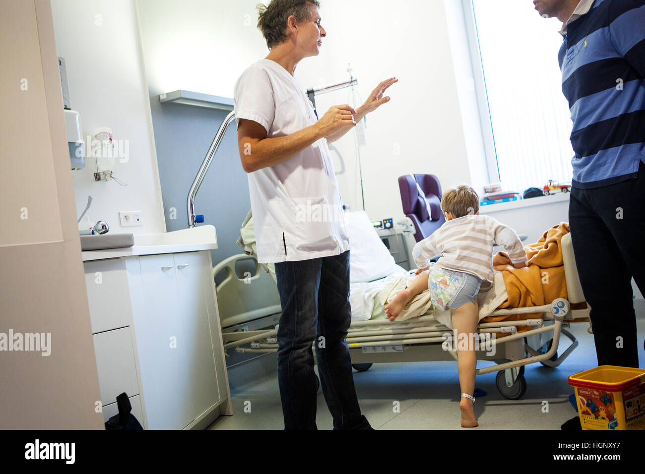PEDIATRIC EMERGENCY UNIT Stock Photo - Alamy