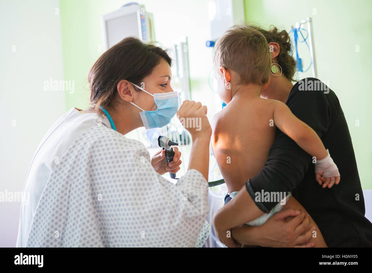 PEDIATRIC EMERGENCY UNIT Stock Photo - Alamy
