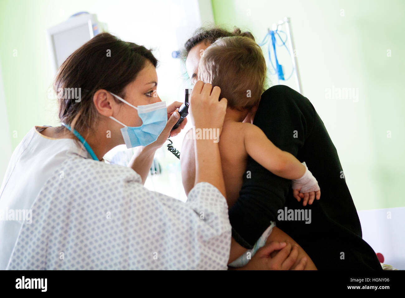 PEDIATRIC EMERGENCY UNIT Stock Photo - Alamy