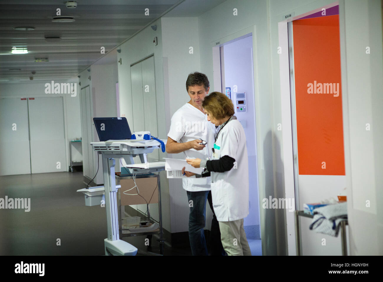 PEDIATRIC EMERGENCY UNIT Stock Photo - Alamy