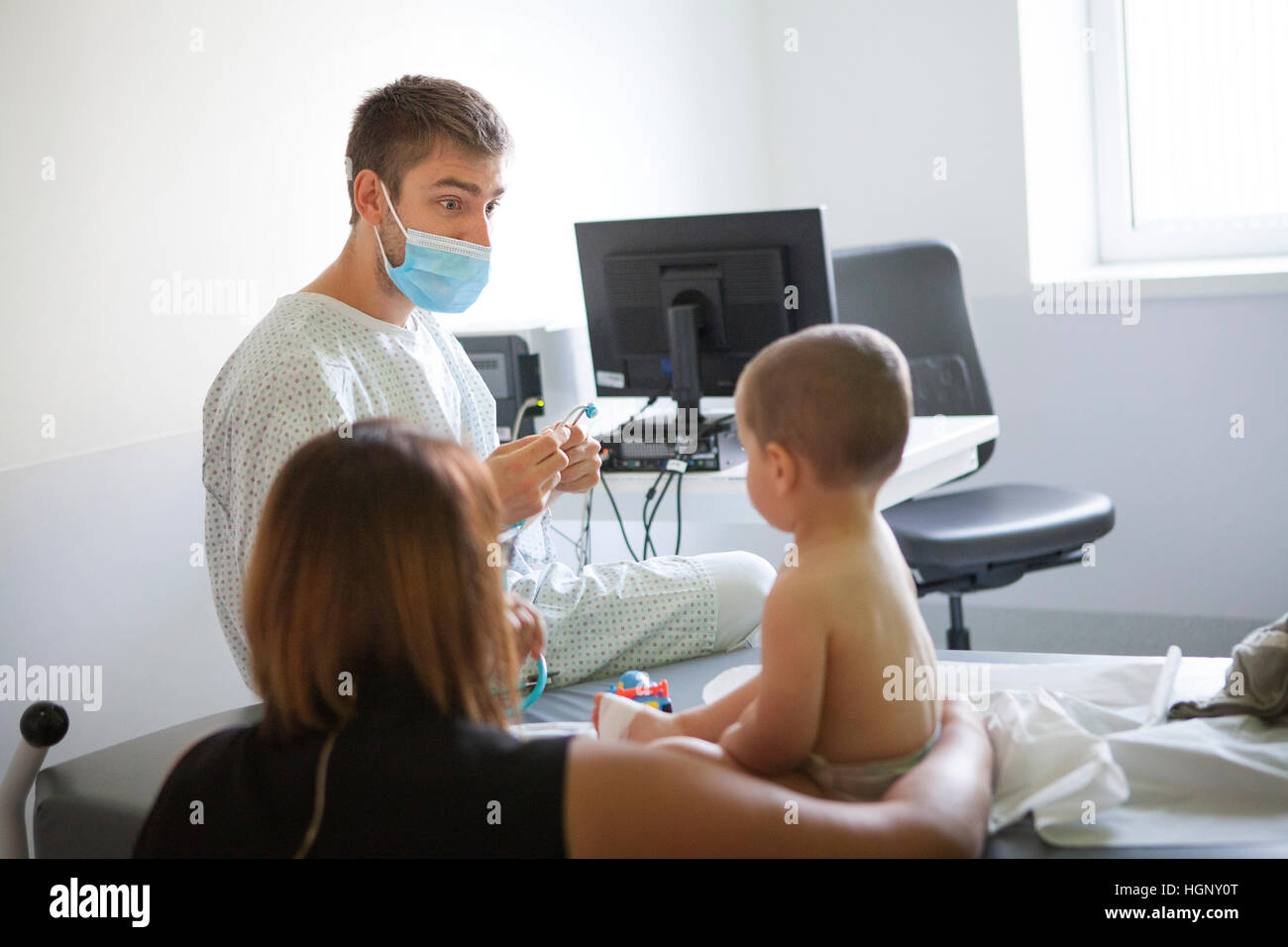 PEDIATRIC EMERGENCY UNIT Stock Photo - Alamy