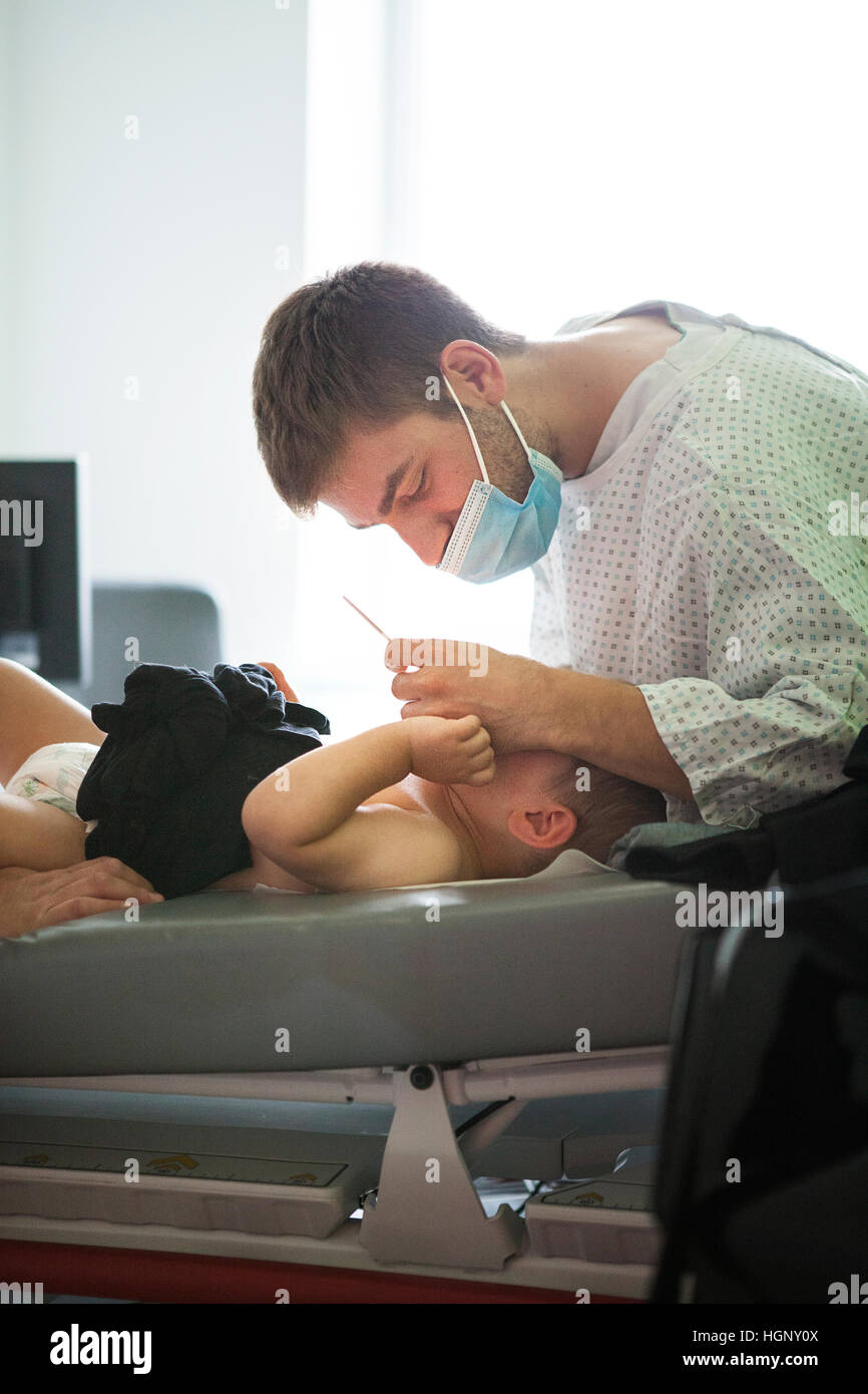 PEDIATRIC EMERGENCY UNIT Stock Photo - Alamy