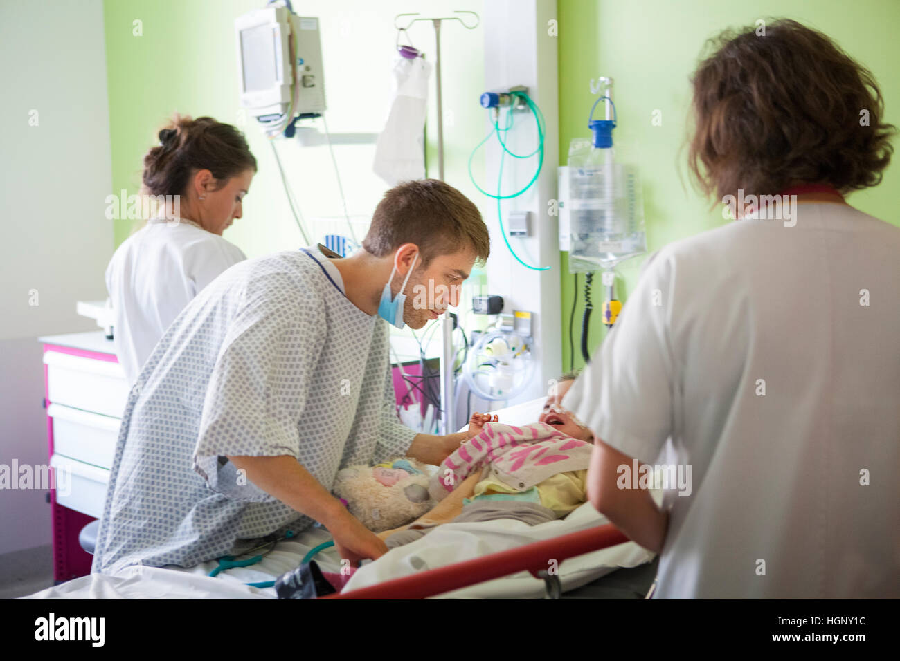 PEDIATRIC EMERGENCY UNIT Stock Photo - Alamy