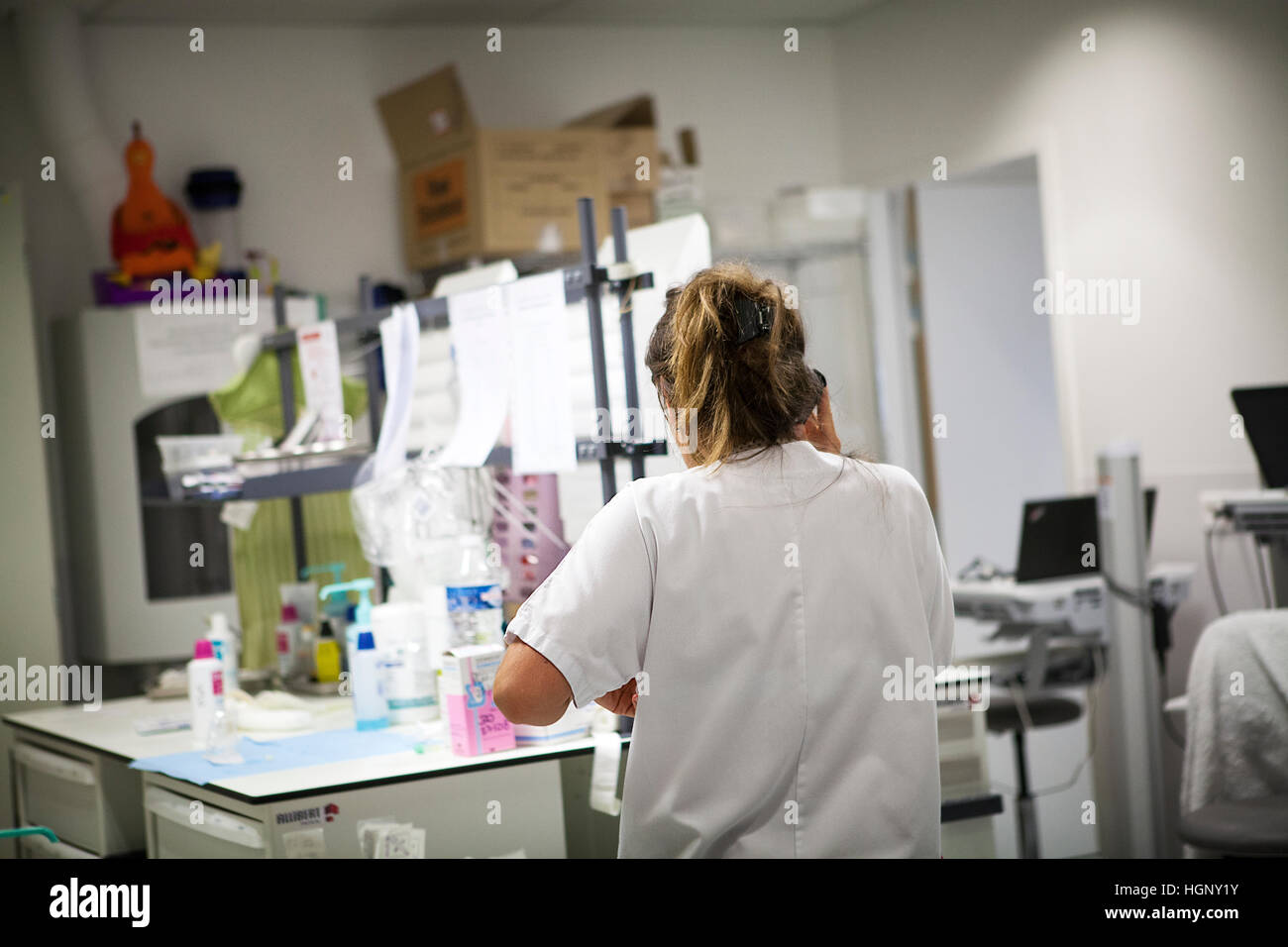 PEDIATRIC EMERGENCY UNIT Stock Photo - Alamy